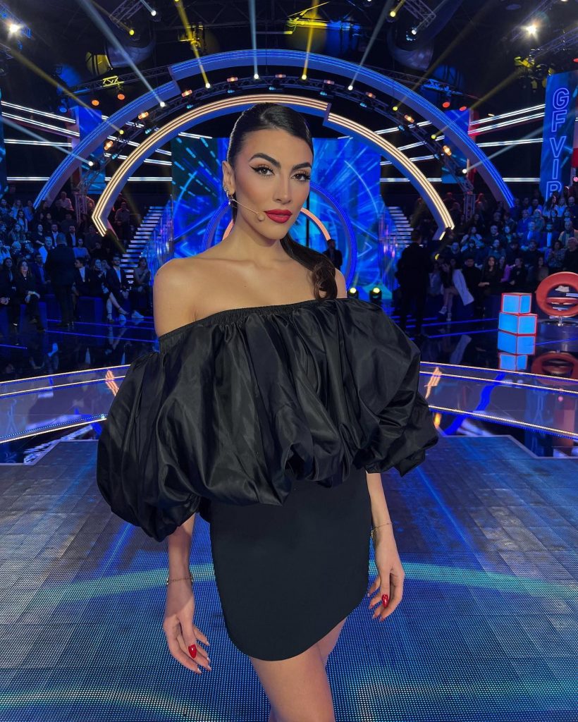 GF Vip, Giulia Salemi dice no al dress code natalizio: total black per ...