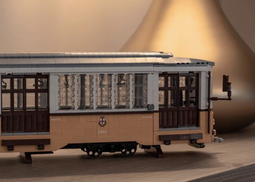 Il primo tram fatto interamente di Lego con oltre 2.000 mattoncini