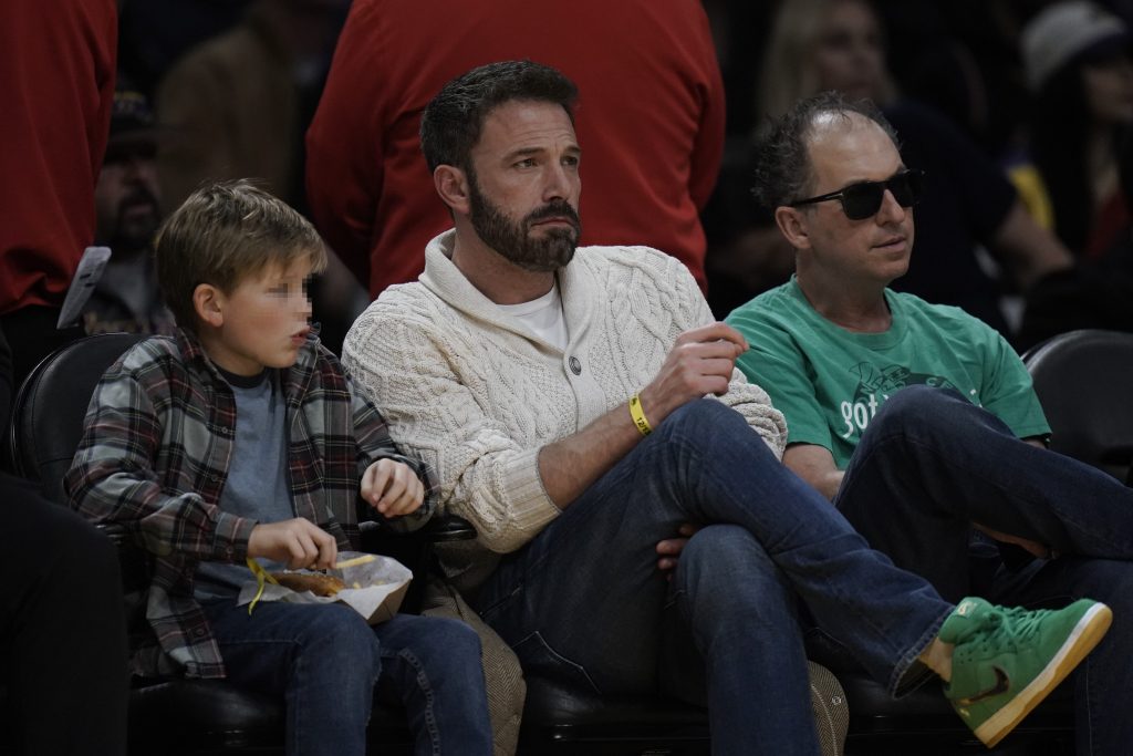 Ben Affleck alla partita con il figlio: Samuel copia il papà con la ...