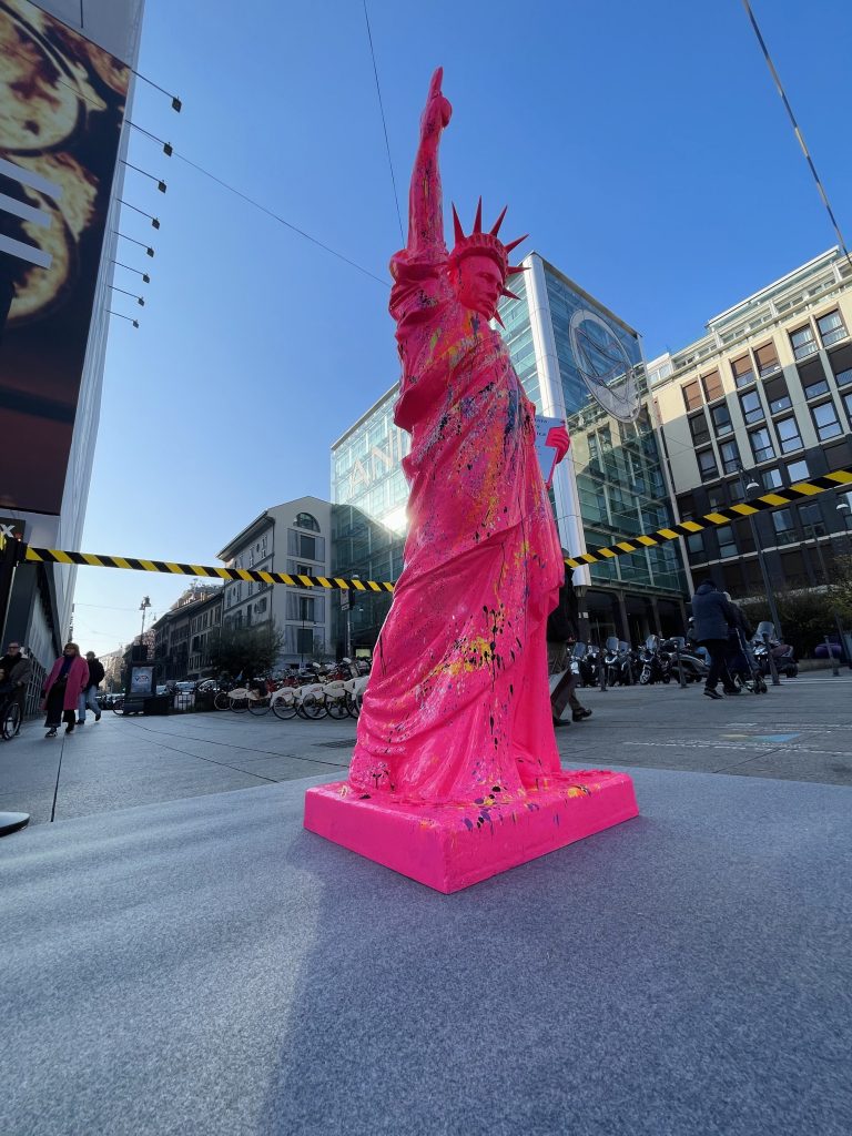 La Statua della Libertà a Milano: il significato dell'opera apparsa in ...