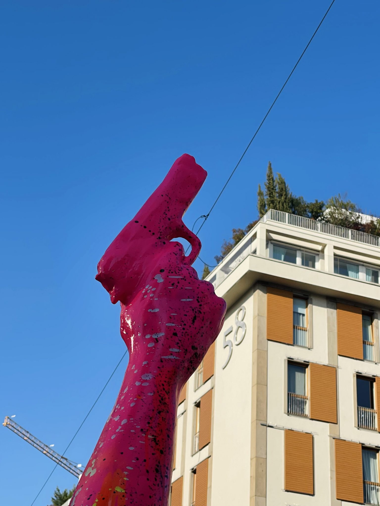 La Statua della Libertà a Milano: il significato dell'opera apparsa in ...