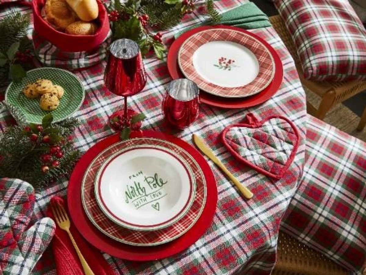Come apparecchiare la tavola di Natale 2022: idee, tendenze e colori