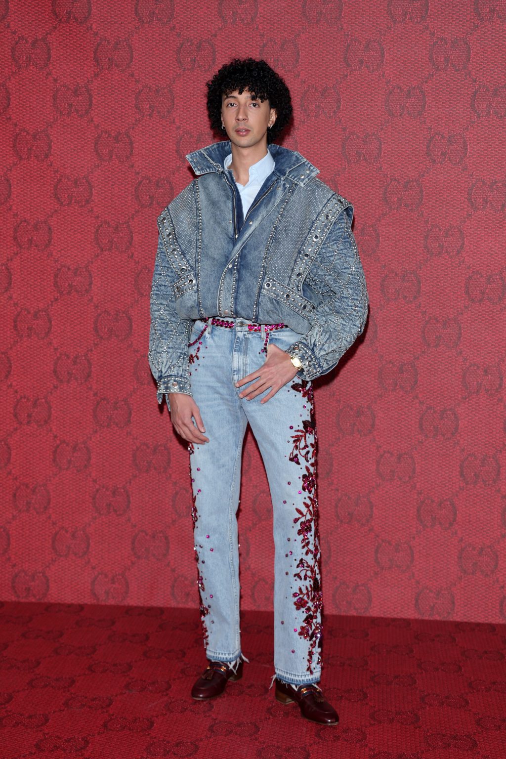 Ghali è re di stile alla sfilata di Gucci: la trasformazione in total ...