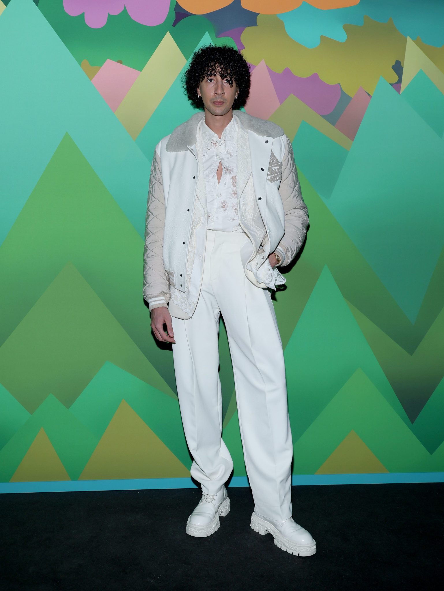 I trapper conquistano le sfilate di Parigi: Ghali in bianco, Sfera ...