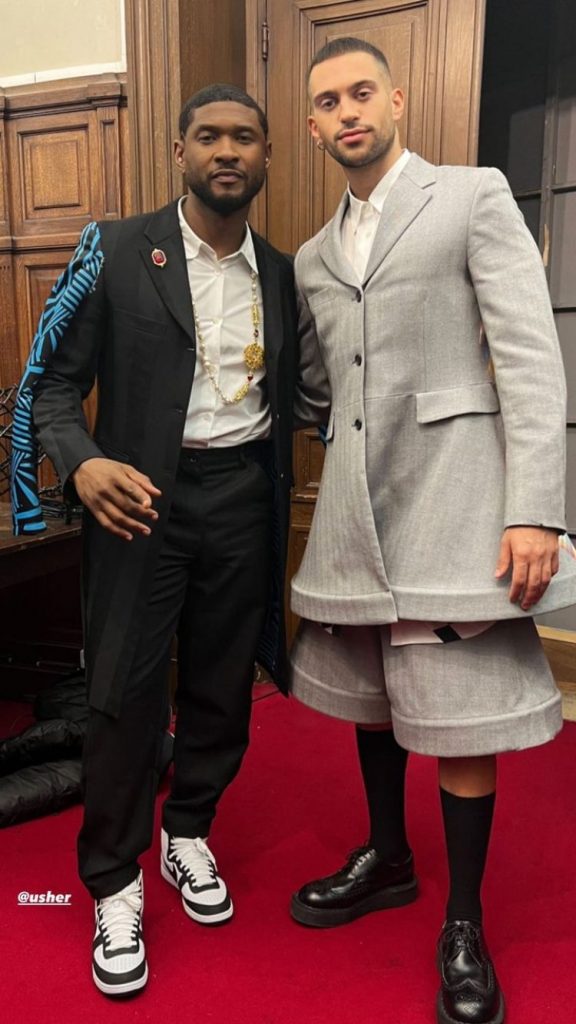 Mahmood in bermuda e calzettoni alle sfilate di Parigi: il completo da ...