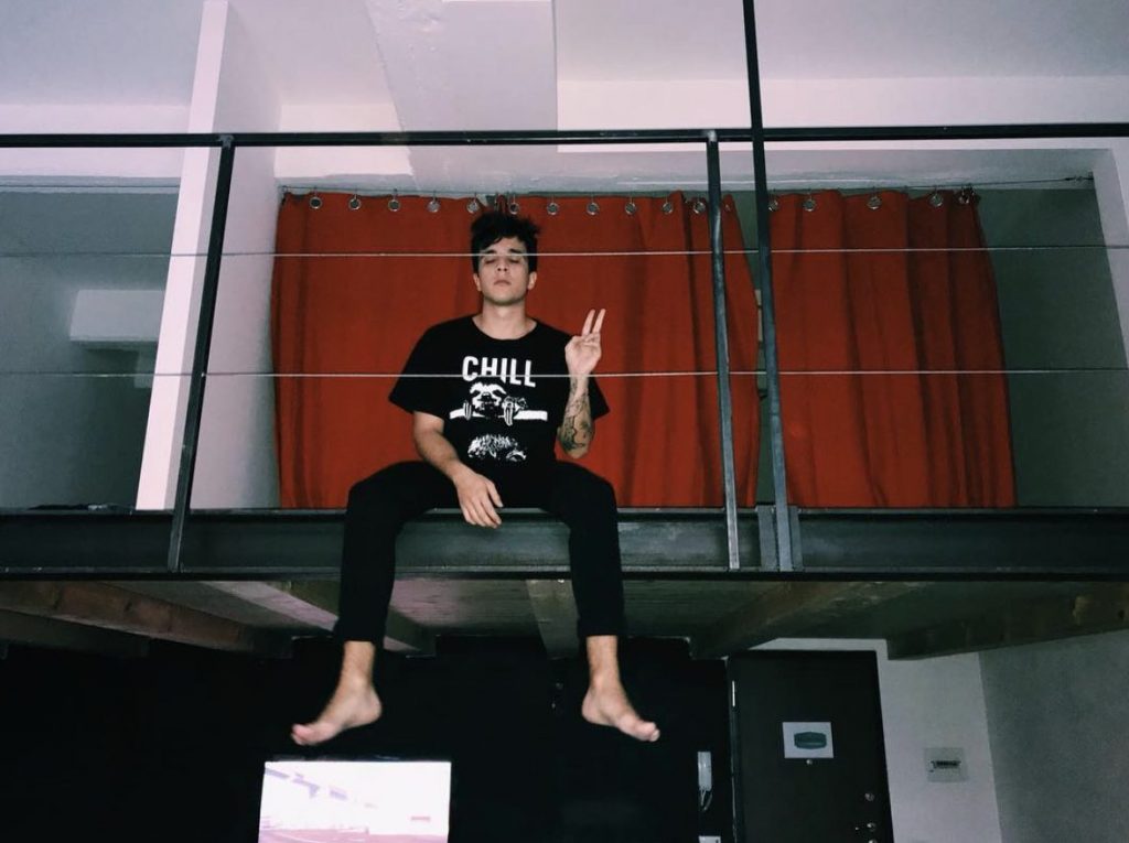 Dove abita Tananai: la casa è un loft a Milano