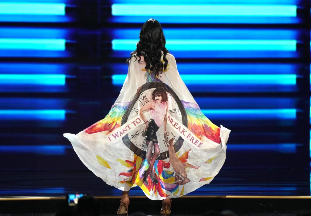 Virginia Stablum, italiana a Miss Universo: sfila in abito da sera e ...