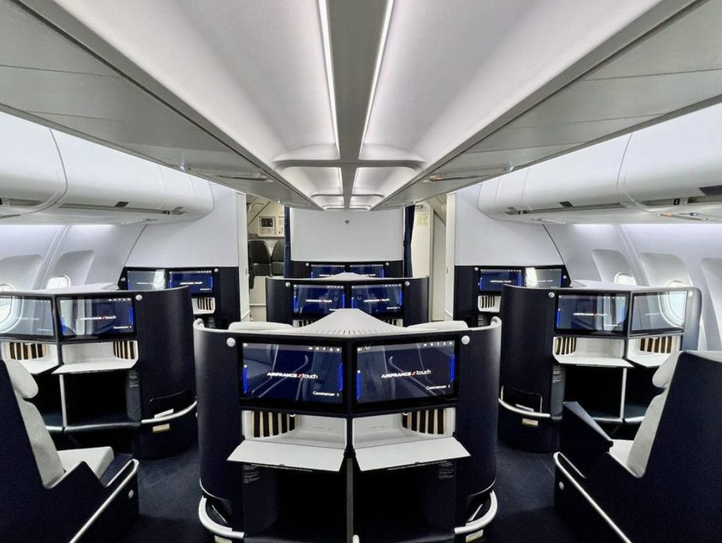 La nuova business class del Boeing 777 è un salotto privato nei cieli ...