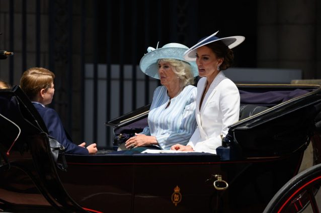 Le regole dei reali inglesi per viaggiare: cosa portano in valigia