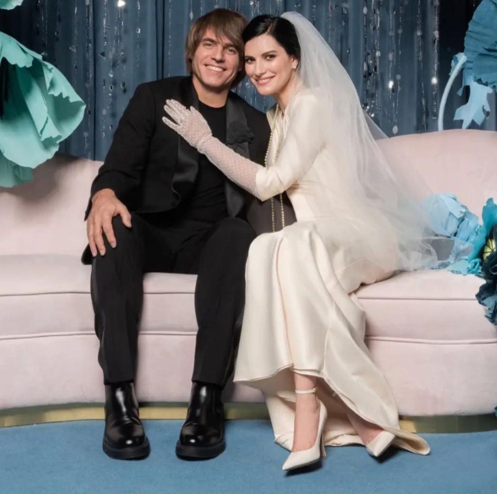L'abito da sposa di Laura Pausini: il matrimonio con giacca da smoking