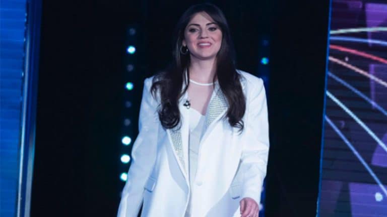 Cristina Scuccia, l'ex suora annuncia il nuovo singolo coi tacchi a spillo argentati