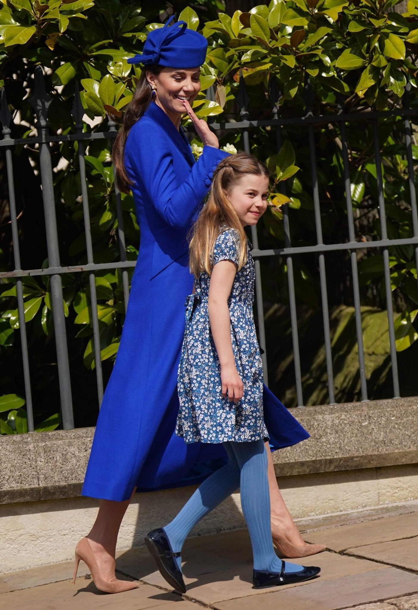 Kate Middleton rompe la tradizione reale della manicure nude: stupisce con lo smalto rosso