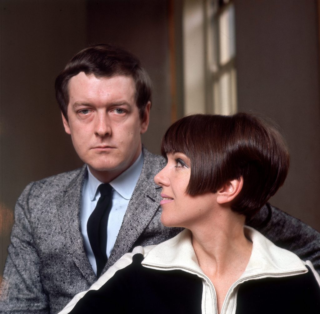 È morta Mary Quant: la stilista che inventò la minigonna aveva 93 anni