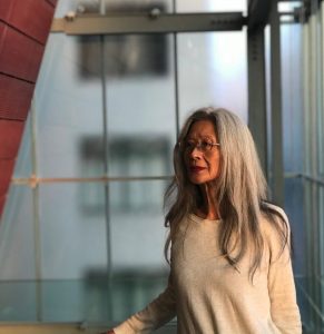 Rosa Saito, la modella over 70 sfila in passerella per dire che non è ...