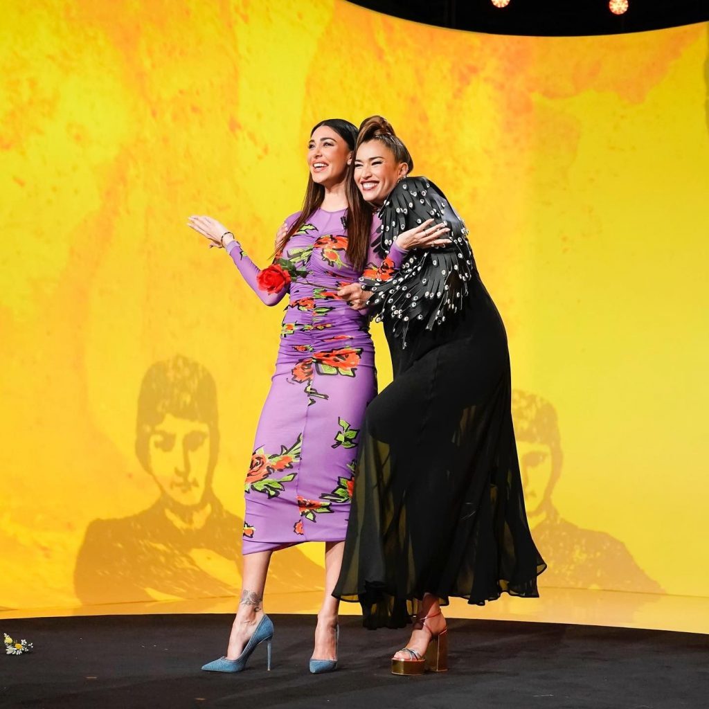 Nina Zilli col pancione a Le Iene: celebra la gravidanza in nero e non ...