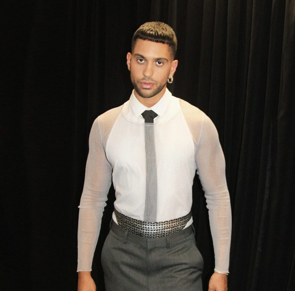 Mahmood all'Eurovision 2023 indossa la camicia "al contrario" (e slip ...
