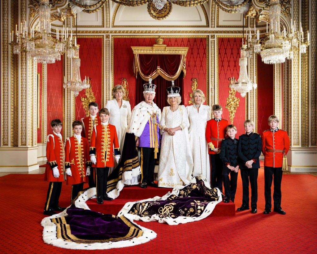 Perché nelle foto ufficiali dell’incoronazione c’è solo George: dove ...