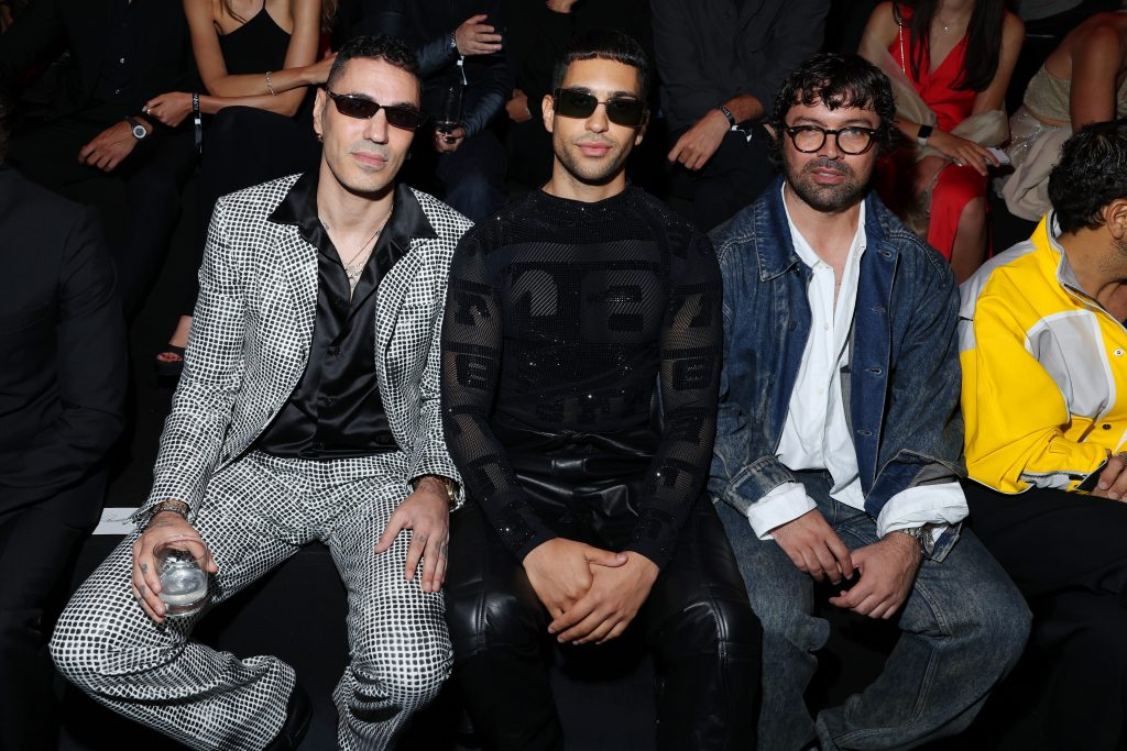 Mahmood a Firenze è icona fashion: dalla tuta di pelle sbuca il top ...