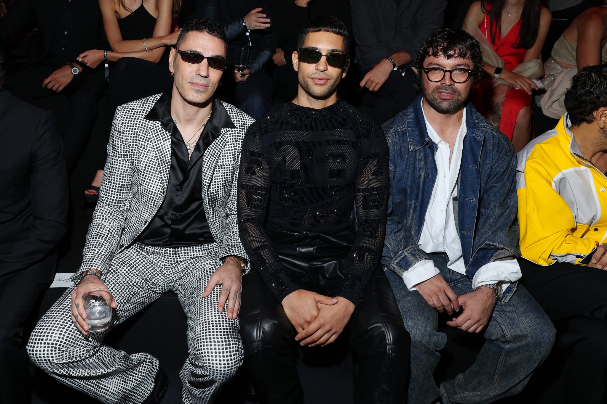 Mahmood a Firenze è icona fashion: dalla tuta di pelle sbuca il top ...