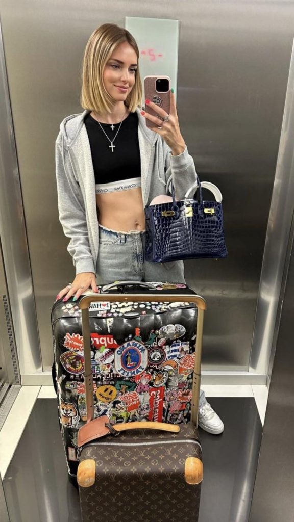 Chiara Ferragni, la nuova borsa da viaggio è una Birkin di coccodrillo ...
