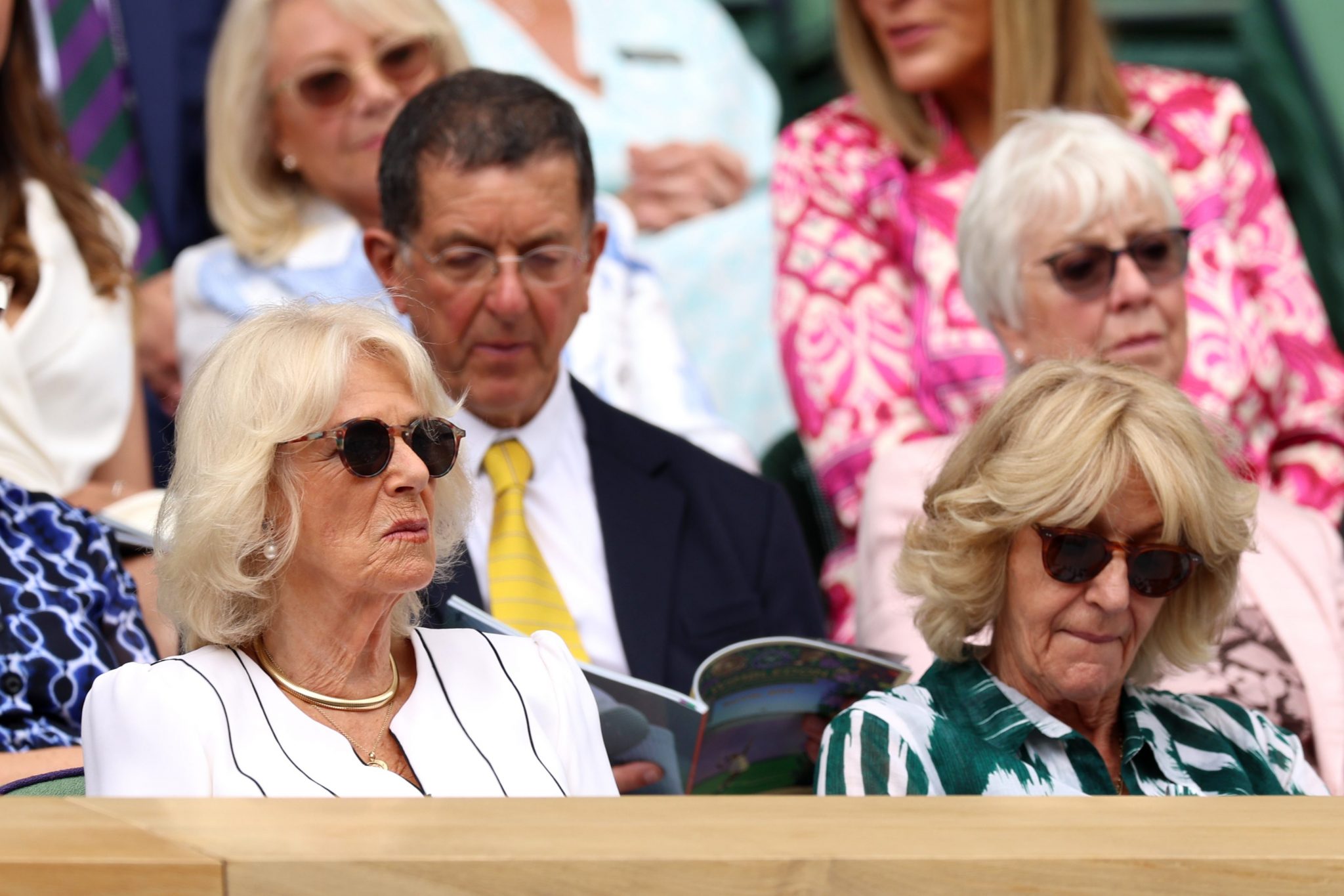 Camilla e la sorella Annabel a Wimbledon, coordinate con gli occhiali ...