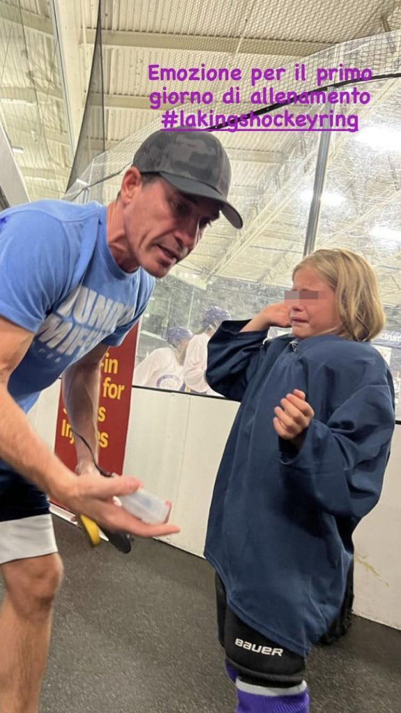 Skyler Eva si dà all'hockey con elmo e pattini: Elisabetta Canalis e ...