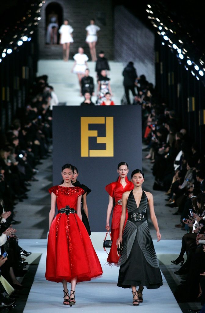 Il logo di Fendi ha una storia lunga 50 anni, qual è il significato ...