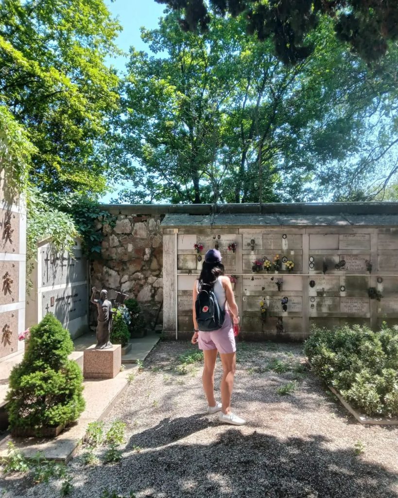 Giulia Depentor, l'esploratrice di cimiteri: “Condivido storie meravigliose ma dimenticate”