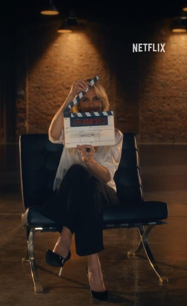 Ilary Blasi arriva su Netflix: camicia di seta e tacchi a spillo per ...