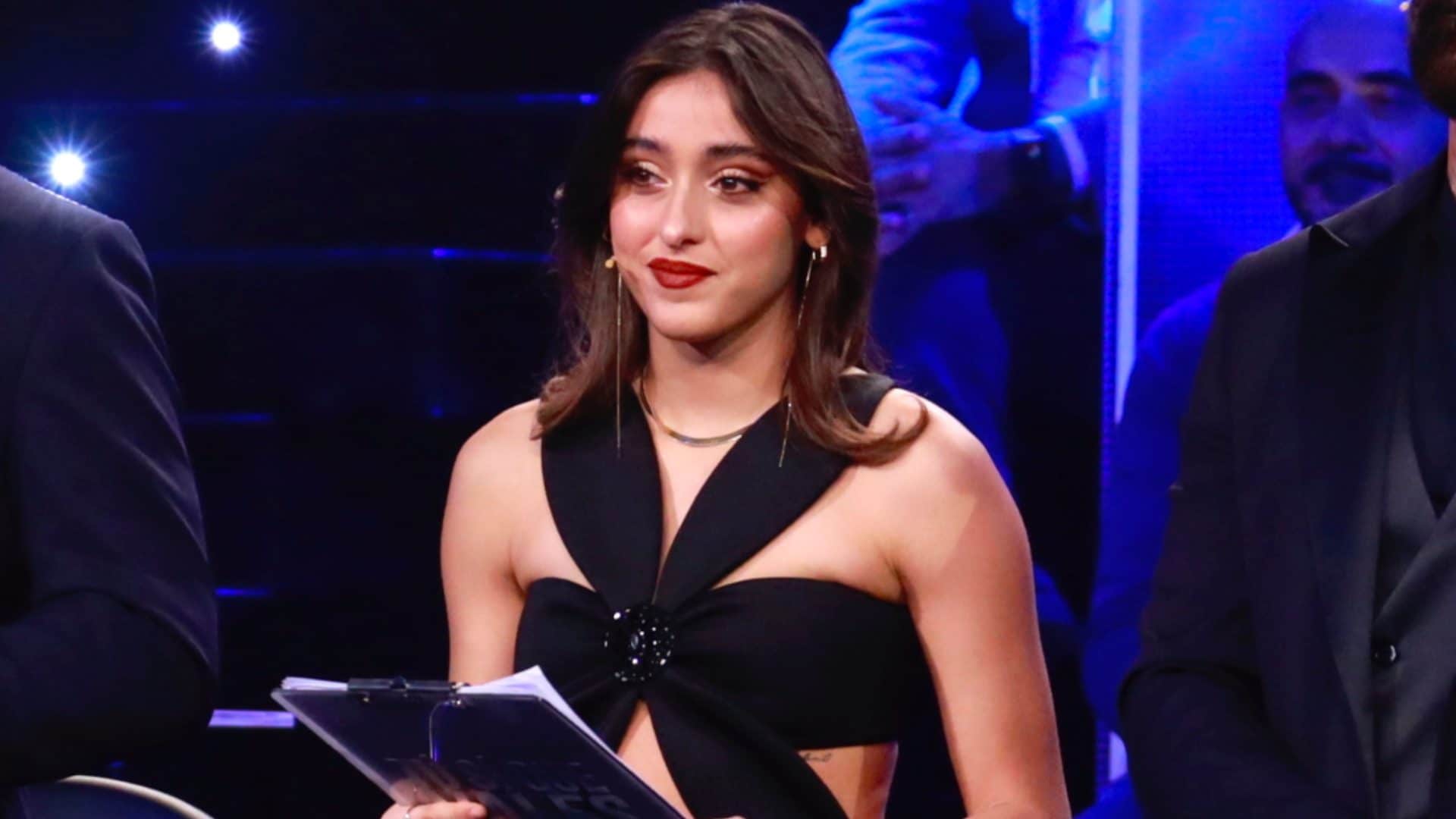 Giulia Stabile è dark per la finale di Tu Sì Que Vales: chiude lo show ...