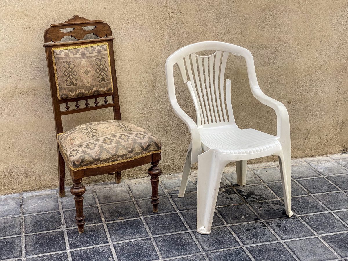 Come è nata la sedia di plastica bianca più famosa al mondo