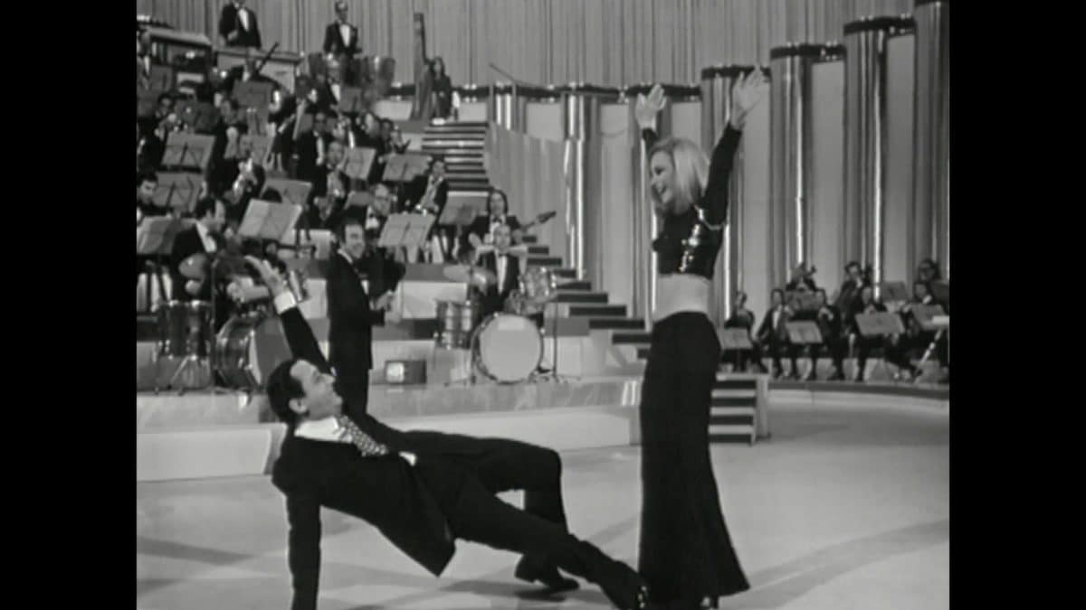 "Raffa", i look all'avanguardia della diva che ha conquistato la Rai ...