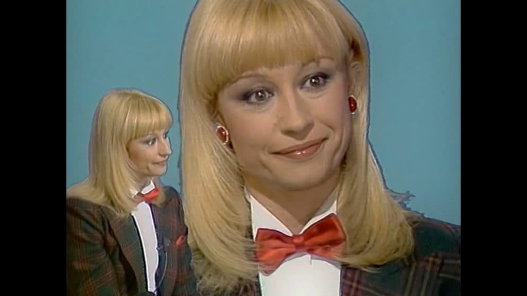 "Raffa", i look all'avanguardia della diva che ha conquistato la Rai mostrando l'ombelico in tv