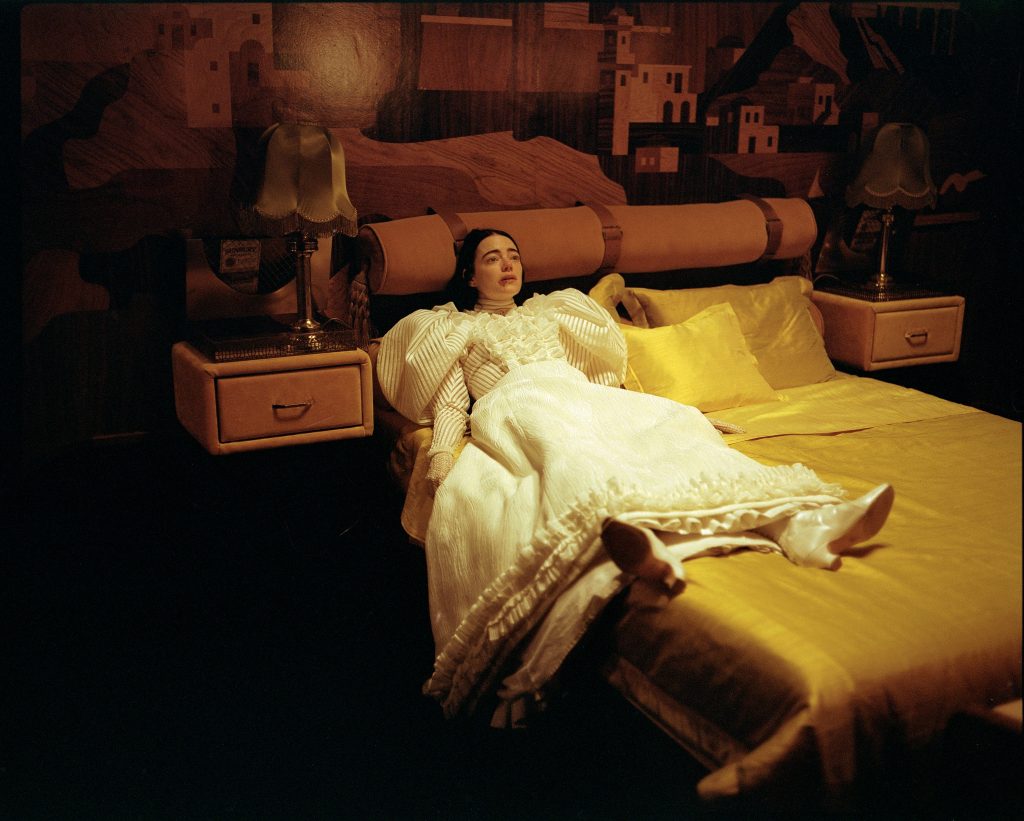 Povere Creature, l’emancipazione delle donne passa attraverso i costumi ...