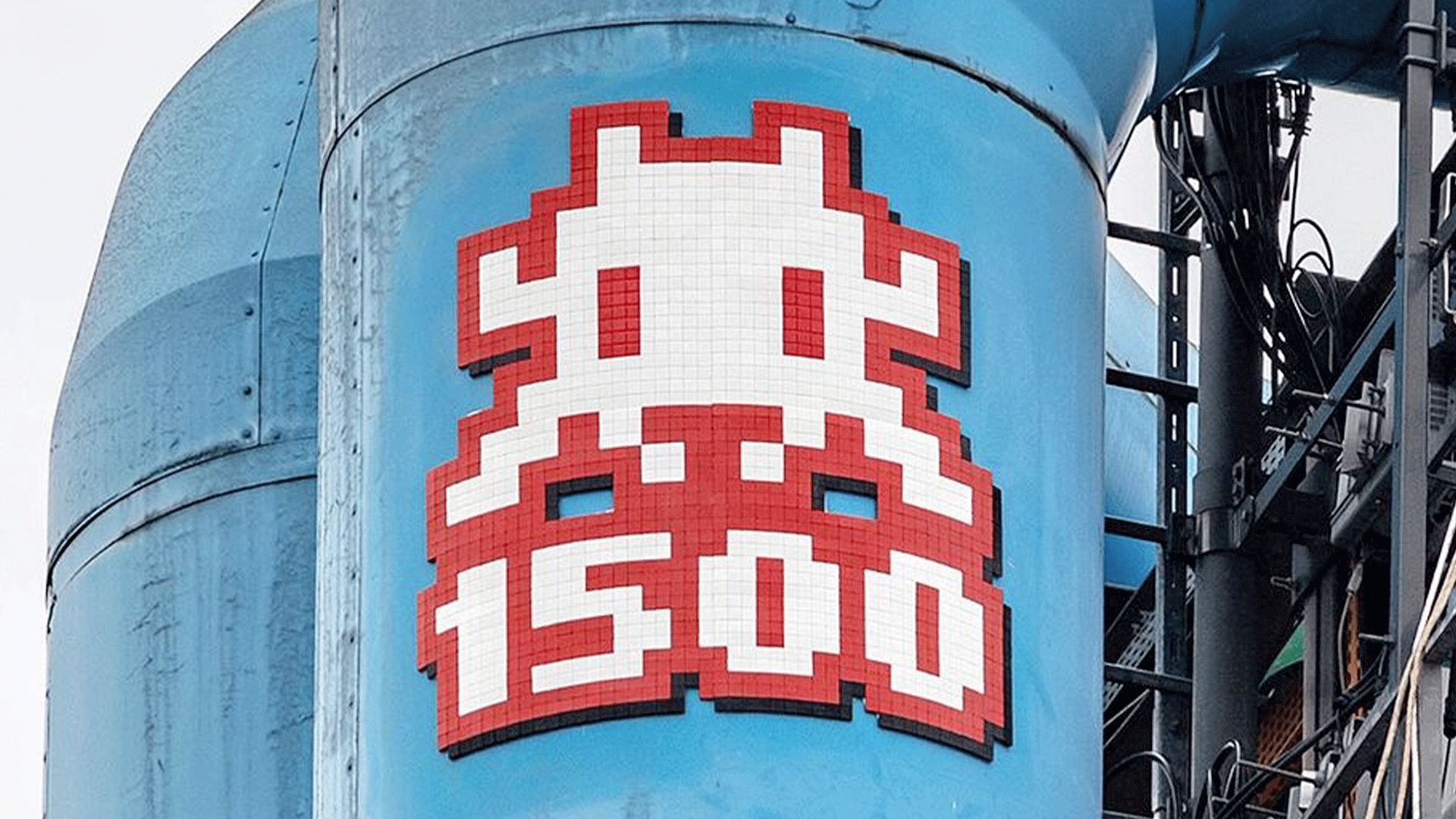 Chi è Invaders, l'artista che ha conquistato le strade di Parigi con i ...