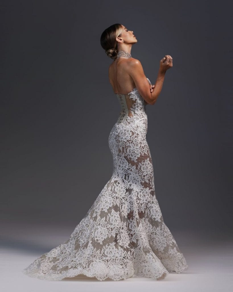 I 4 abiti da sposa di Diletta Leotta, dal vestito di pizzo con dedica sul velo al mini dress con ...