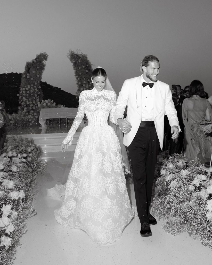 L'abito da sposa di Diletta Leotta: cascata di pizzo e la dedica d'amore sul velo