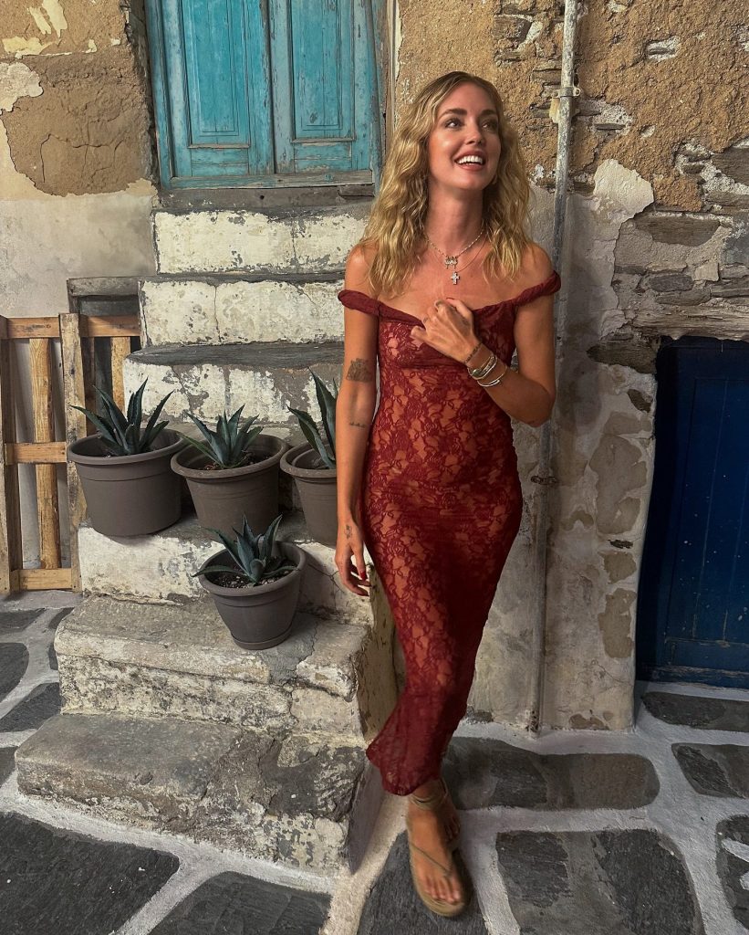 Giulia Stabile “imita” Chiara Ferragni: l’abito di pizzo nude è il più ...