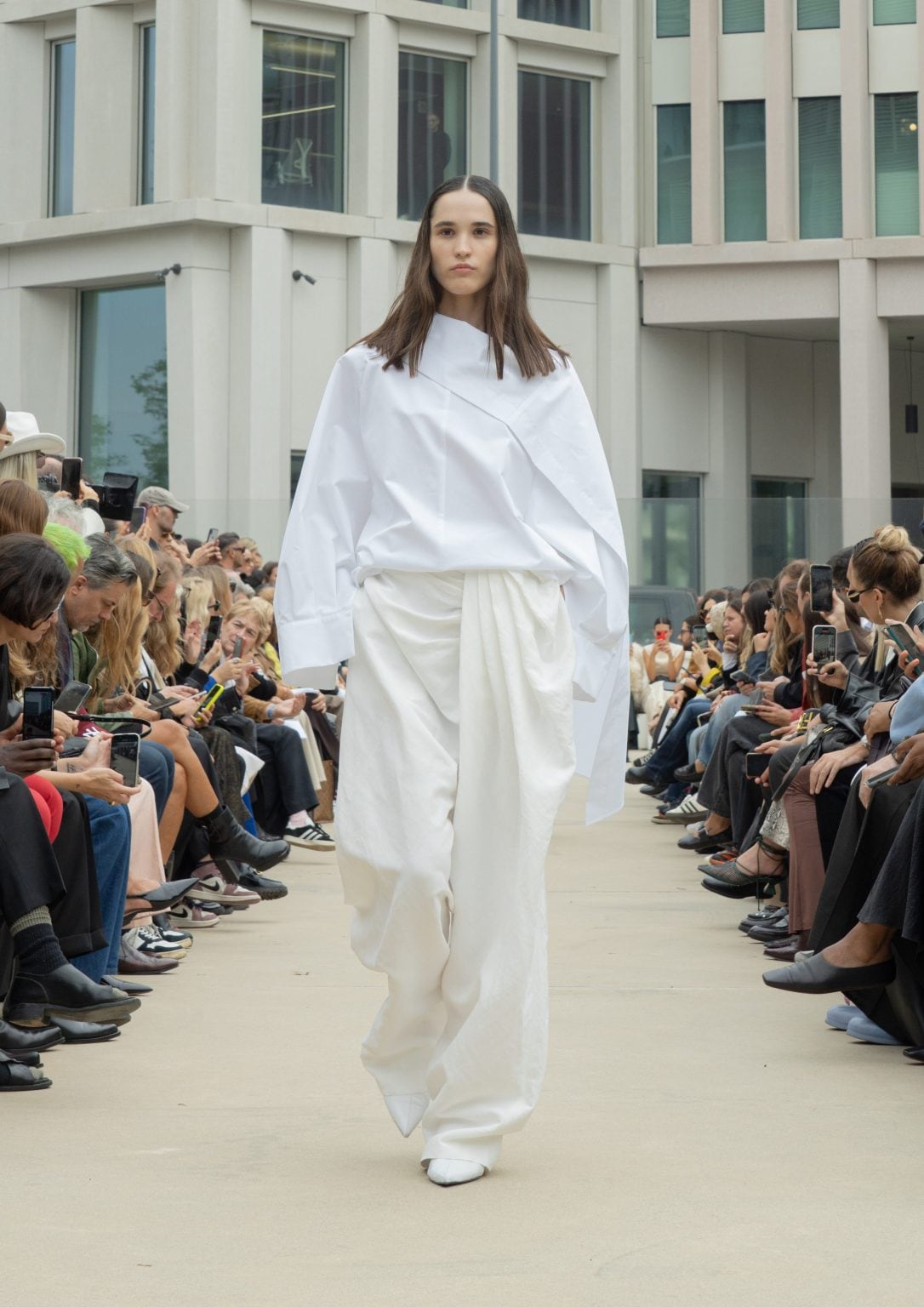Le 10 tendenze dalle sfilate Primavera/Estate 2025 e i migliori look ...