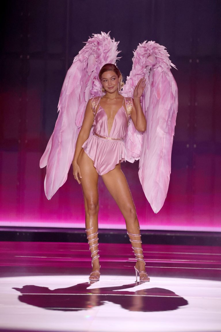 Gigi Hadid prova le ali per il Victoria's Secret Show: "Non è solo lingerie sexy come la gente ...