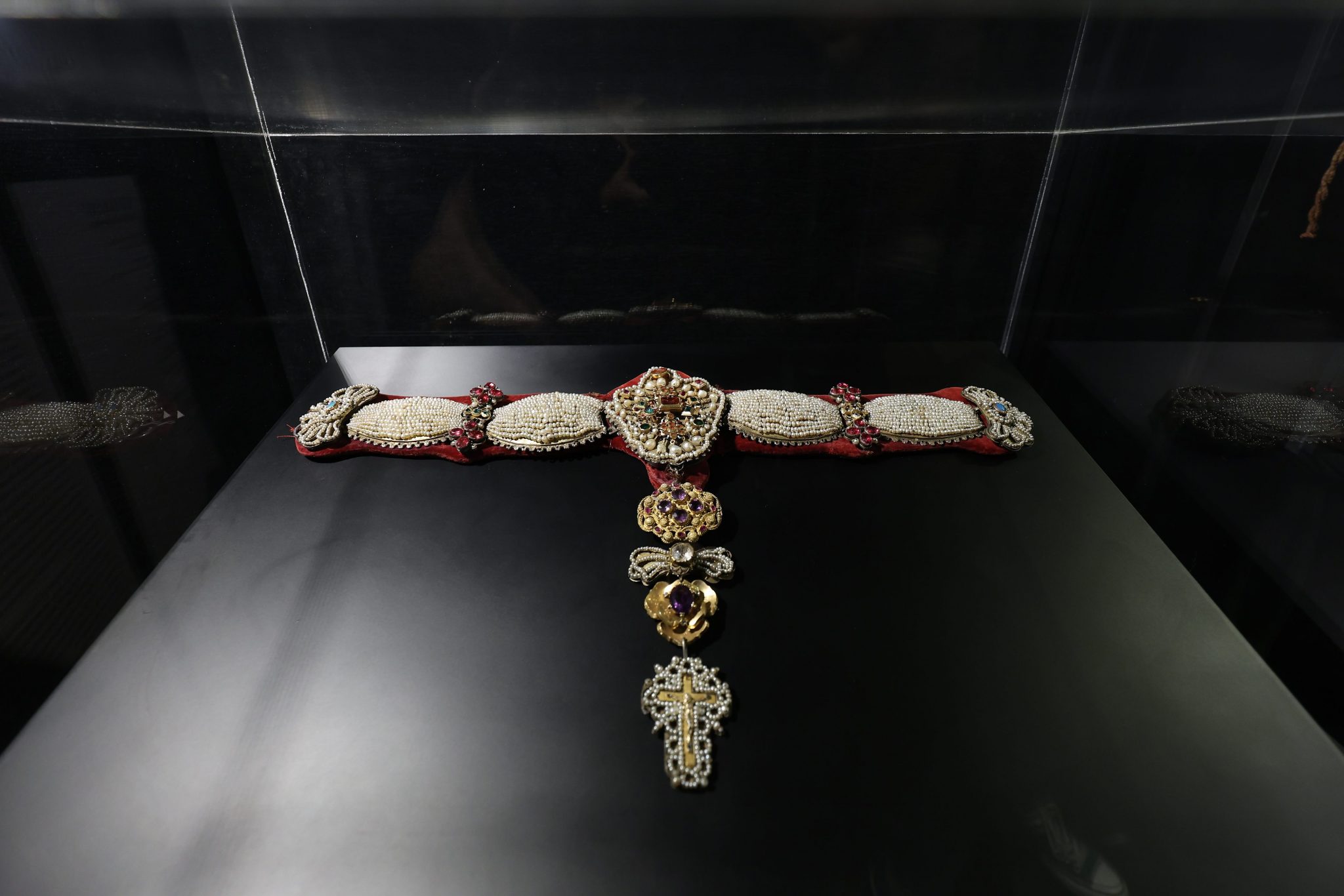 Parthenope vestita coi gioielli del Tesoro di San Gennaro: il ...