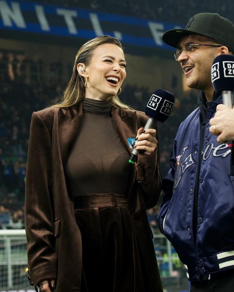 Diletta Leotta con completo in velluto sui toni del marrone: il look a ...