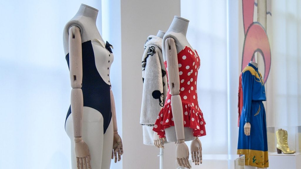 Il genio creativo di Elio Fiorucci in mostra alla Triennale di Milano ...