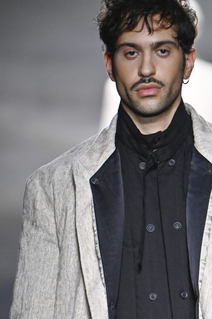 Mahmood sfila in passerella alla Fashion Week di Parigi: il cantante ...