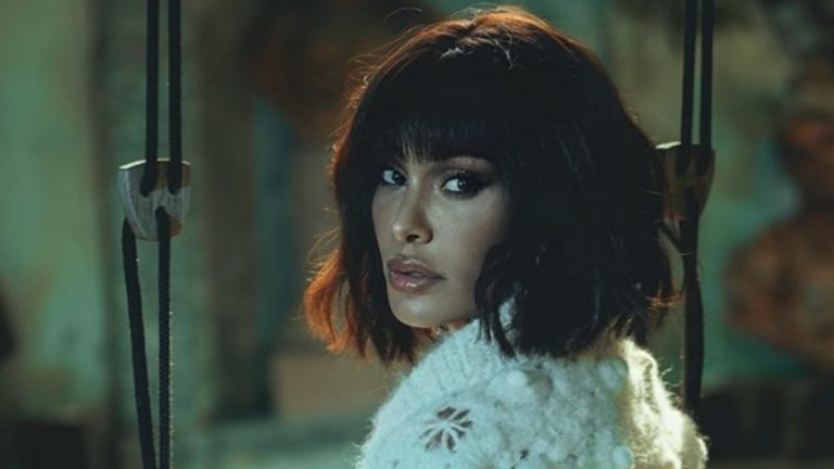 Monica Bellucci ha fatto crescere i capelli in quarantena: ora ha il ...