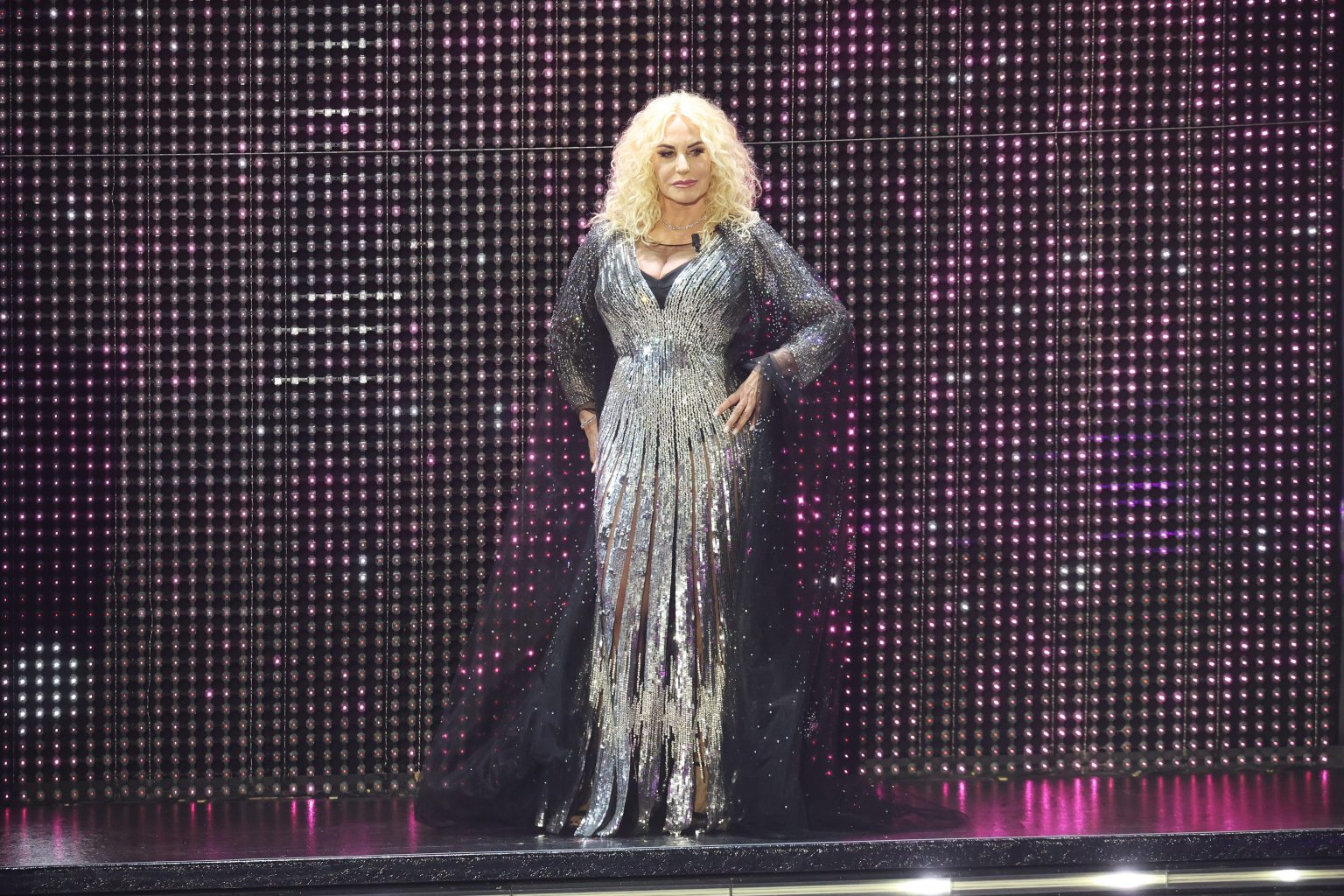 Antonella Clerici a Sanremo: addio agli abiti meringa, torna al ...
