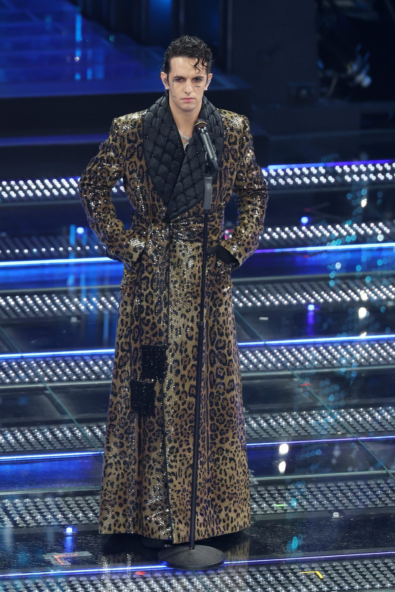 Achille Lauro nella serata dei duetti di Sanremo 2025 ruba la scena con ...