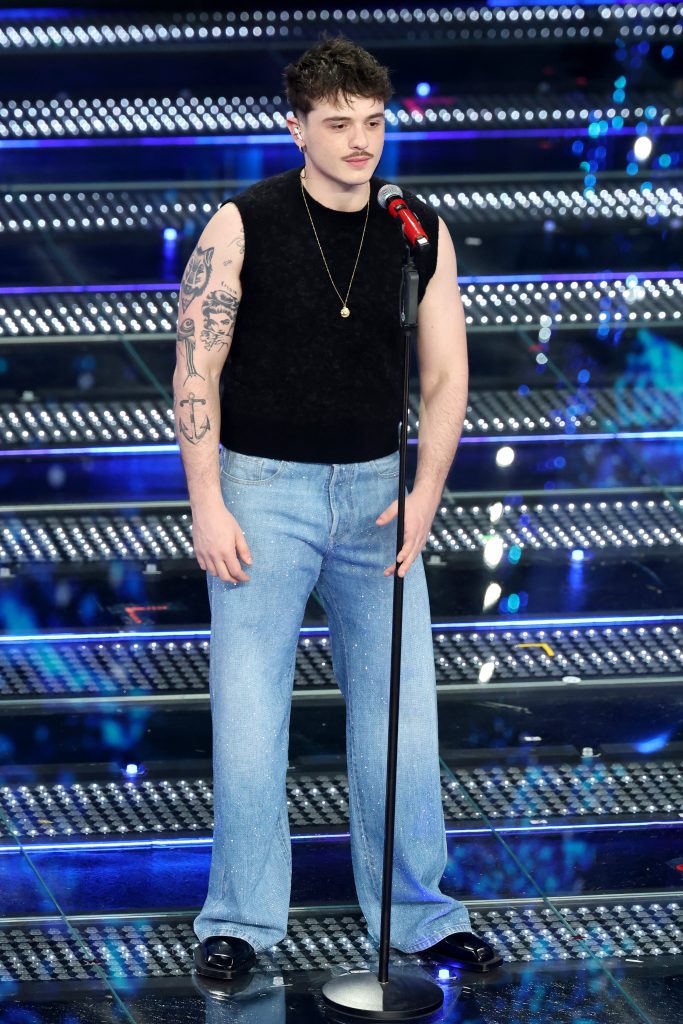 I look della prima serata di Sanremo 2025, top e flop sul palco: Rose ...