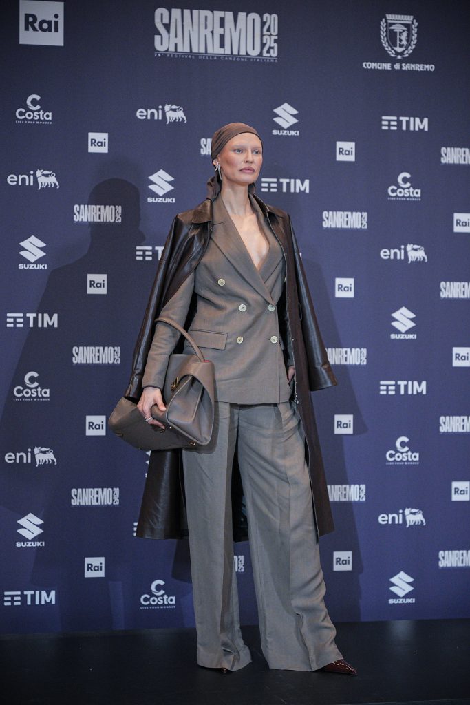Cosa indossa Bianca Balti a Sanremo: il look della conferenza con ...