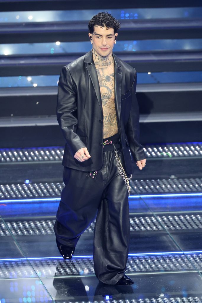 Noemi sulla collana di Tony Effe: "Anche a me hanno tolto il collier ...